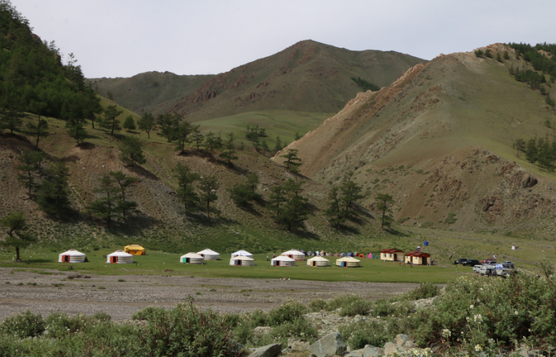 Ховд аймагт нутгийн иргэдэд түшиглэсэн аялал жуулчлалыг хөгжүүлэх анхны эхлэл тавигдаж Дарви